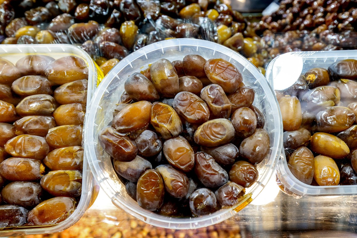 Turks are breaking their fast with dates from Israel - Turkish Minute