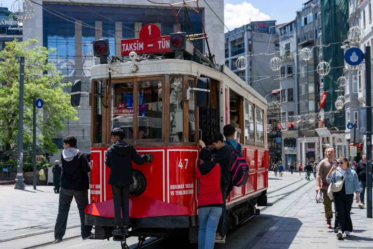 İstanbul's century-old streetcar gets a makeover - Turkish Minute