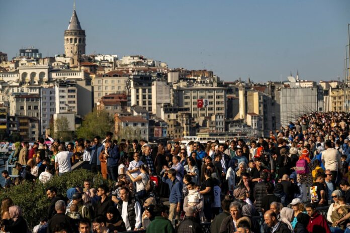 Population density in İstanbul 26 times higher than national average ...