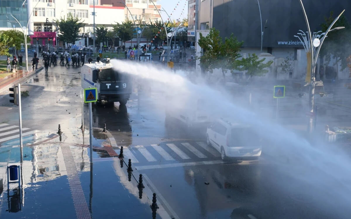 Turkish courts arrest 33 for protesting removal of elected mayors ...