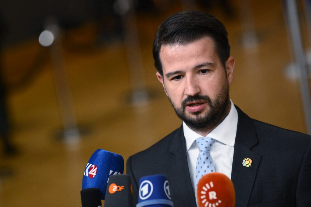 Montenegro to restore visa-free travel for Turkish citizens after ...