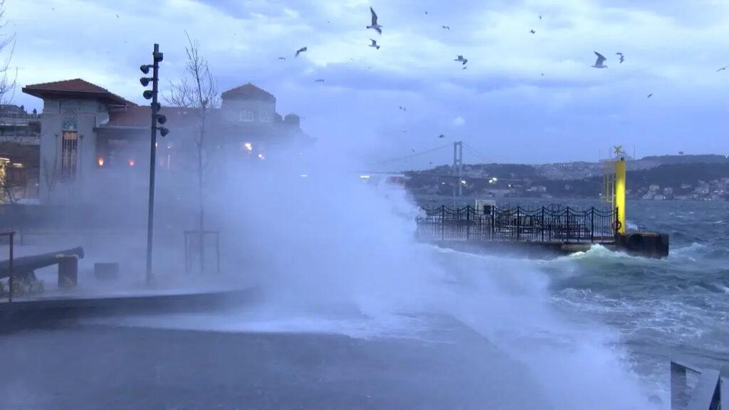 Storm batters Turkey, tearing off roofs, flooding coasts, disrupting ...