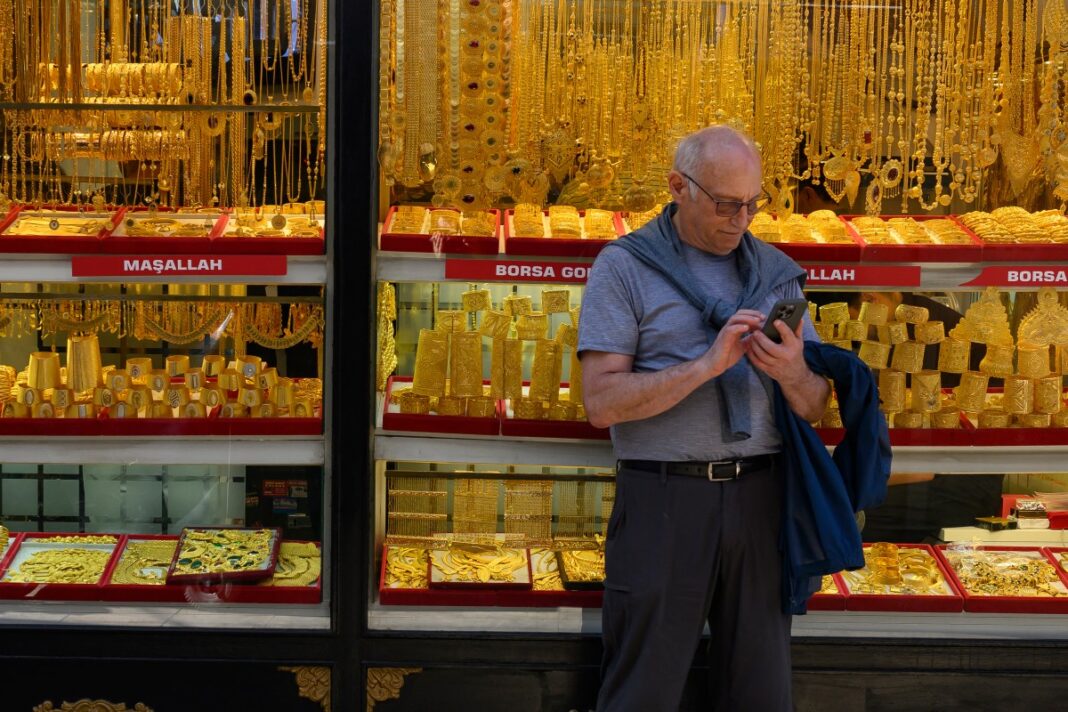 Soaring gold wealth boosts spending in Turkey, complicates inflation ...